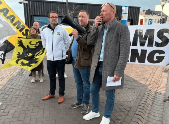 Vlaams Belang voert actie voor meer veiligheid aan station Mechelen: "Ook repressieve ...